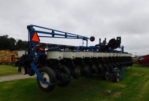KINZE 3600TR PLANTER – Hellenbrand Implement